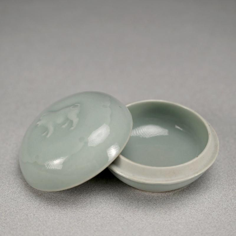 Dog Kogo Incense Case ー初代 諏訪蘇山 "猿 香合" / Suwa Sozan I – Kura Monzen Gallery